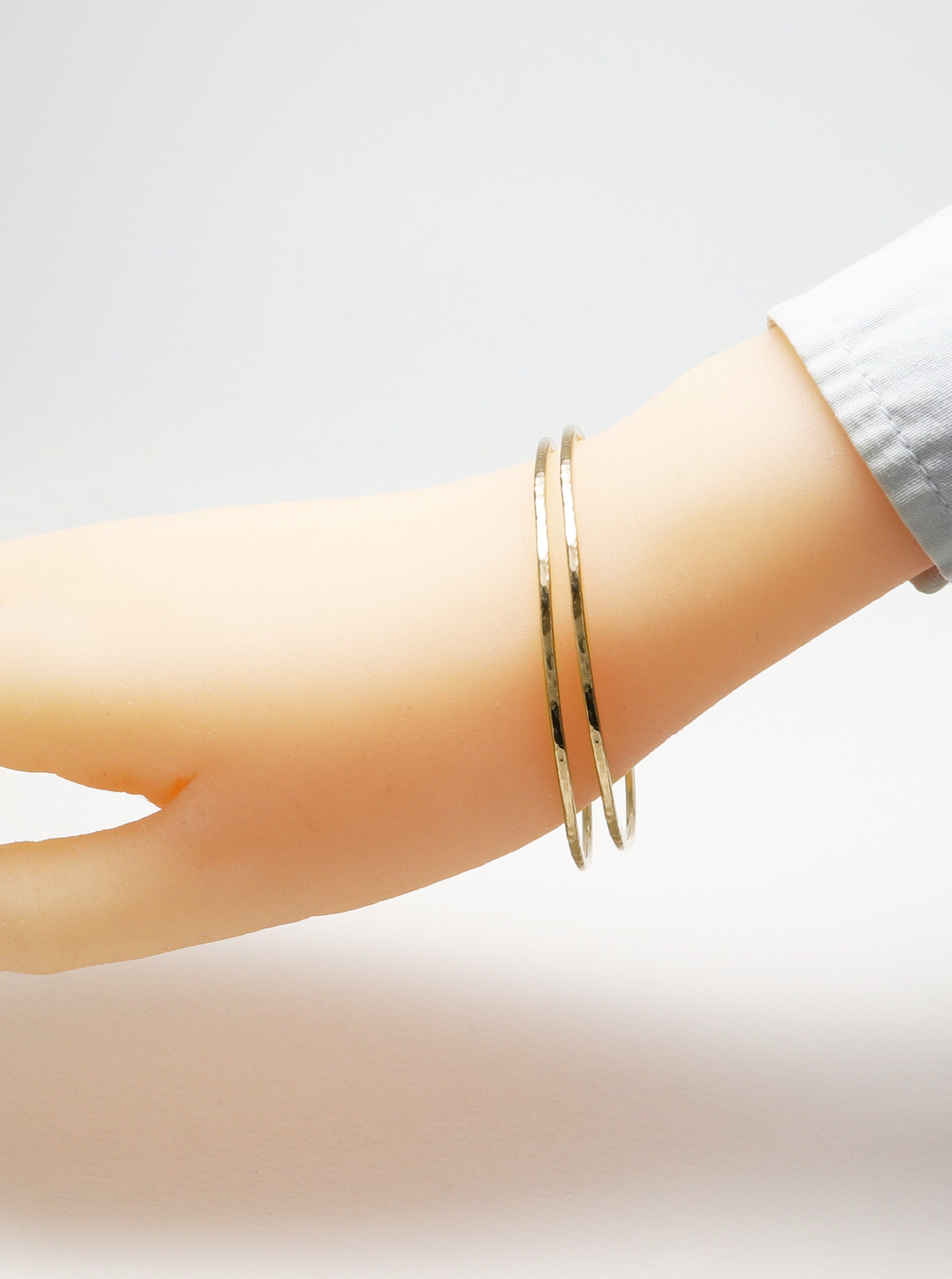 Minimalist Hammered Gold Bangle Set of 2 Thin Gold Bangle - Etsy