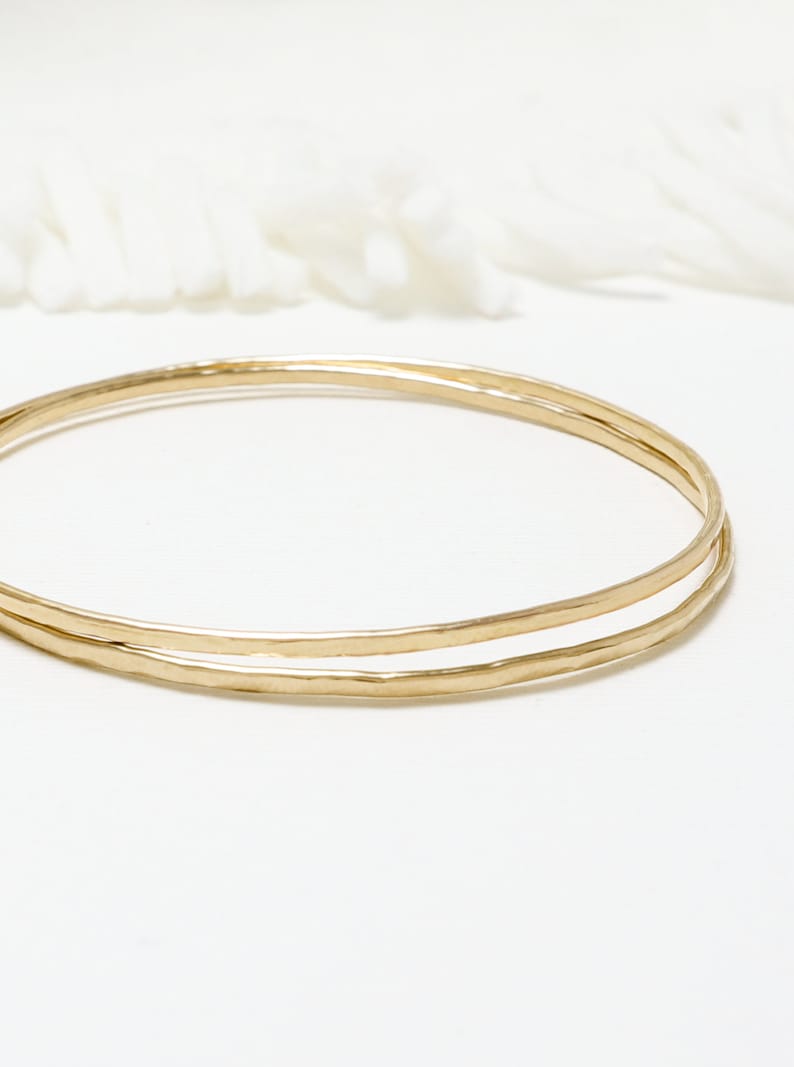 Minimalist Hammered Gold Bangle Set of 2 Thin Gold Bangle - Etsy