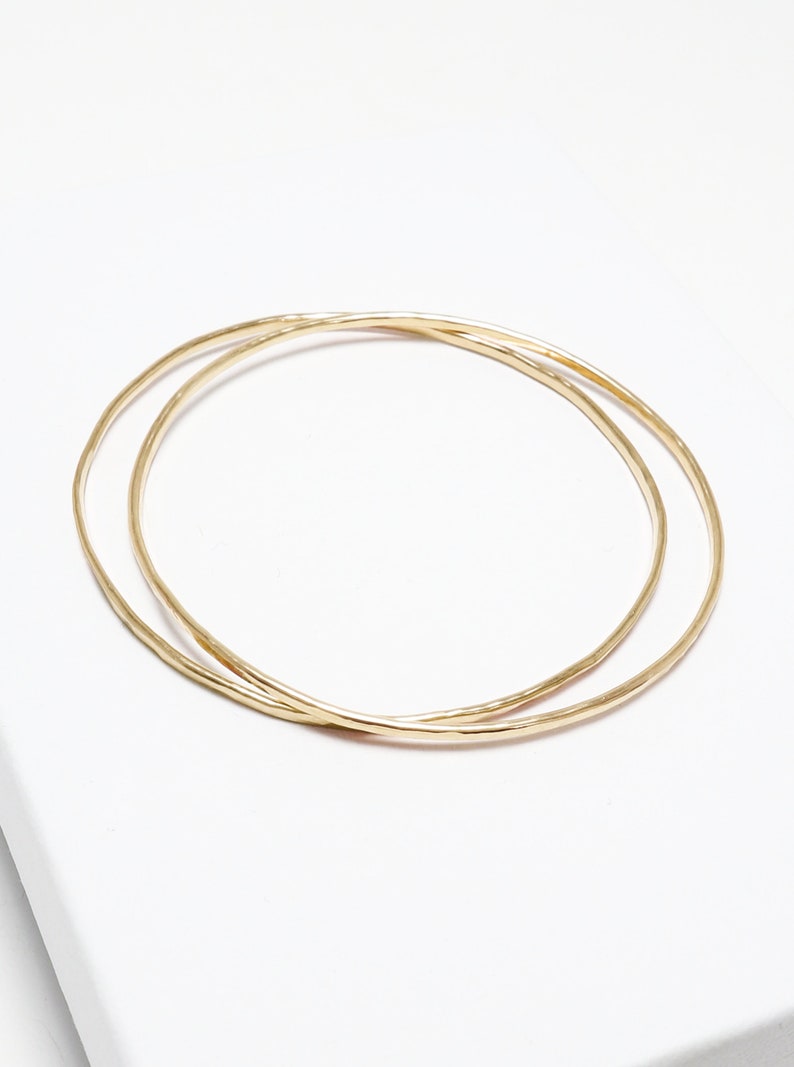 Minimalist Hammered Gold Bangle Set of 2 Thin Gold Bangle - Etsy
