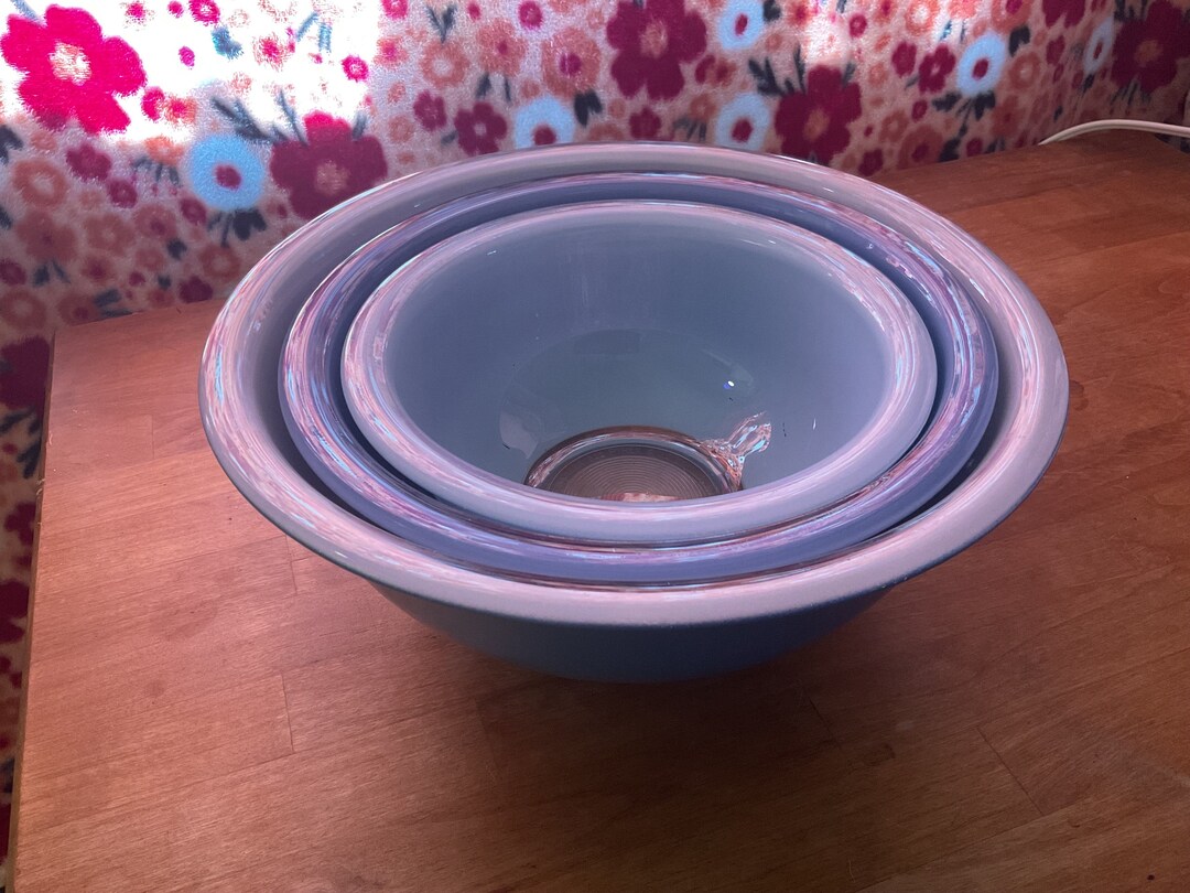 PYREX shades of Blue 3 Nesting Mixing Bowls - Etsy