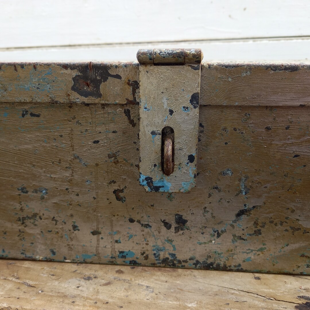 Vintage Metal Box: Antique Metal Box/metal Storage Trunk/metal Chest ...