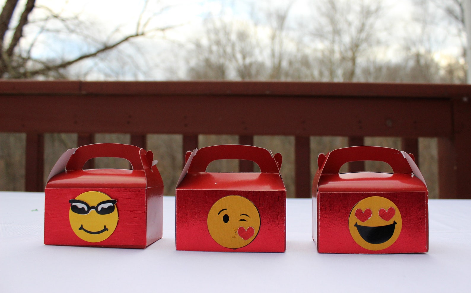 MINI Emoji Treat Box, EMOJI, Emoji Faces, Smiley Face, Heart Eyes, Mini ...