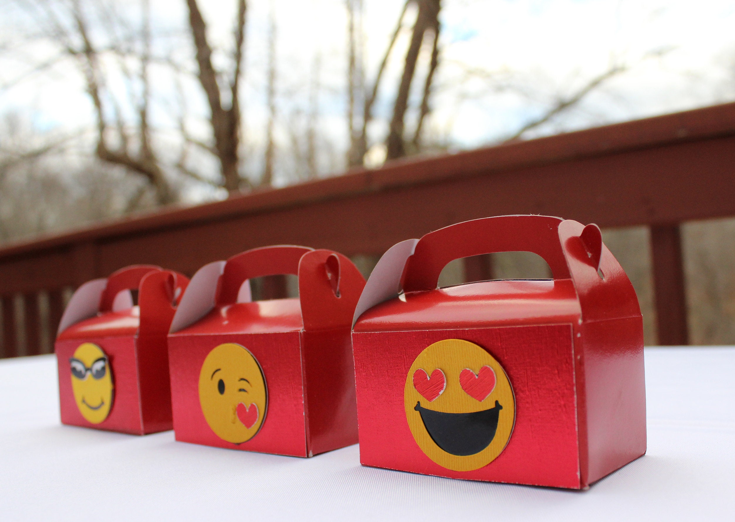 MINI Emoji Treat Box, EMOJI, Emoji Faces, Smiley Face, Heart Eyes, Mini ...