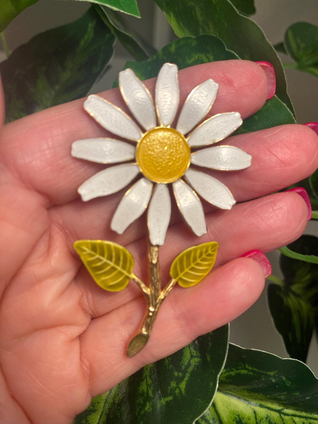 Vintage Jewelry Circa 1960s Gold Tone Brooch Pin Daisy Flower White ...
