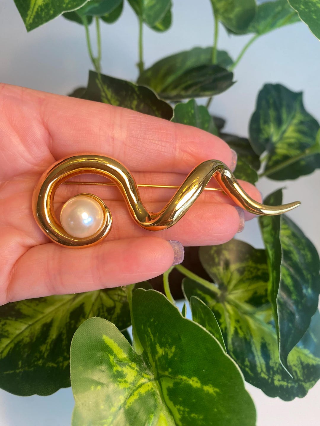 Avon Vintage 1996 Pearlesque Squiggle Brooch Pin Gold Toned Faux Pearl ...