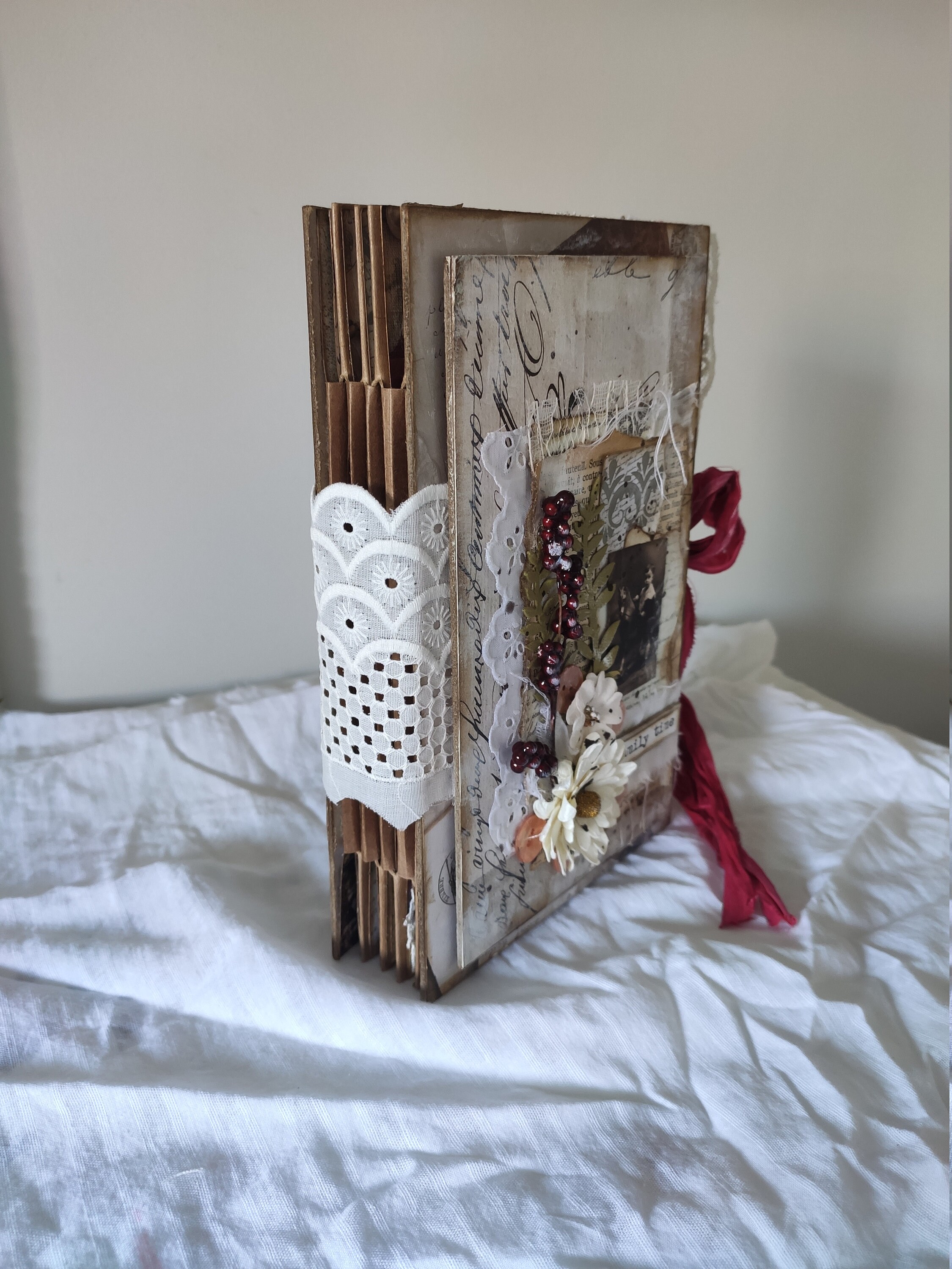 Nice Photo Album, Vintage Style, With Great Capacity for Photos. Its ...