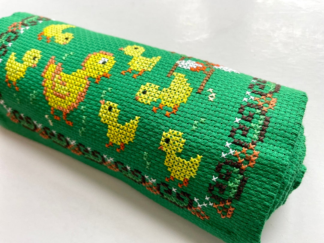 Danish Easter Cross Stitched 70s Table Runner With Cute Baby Chicks ...