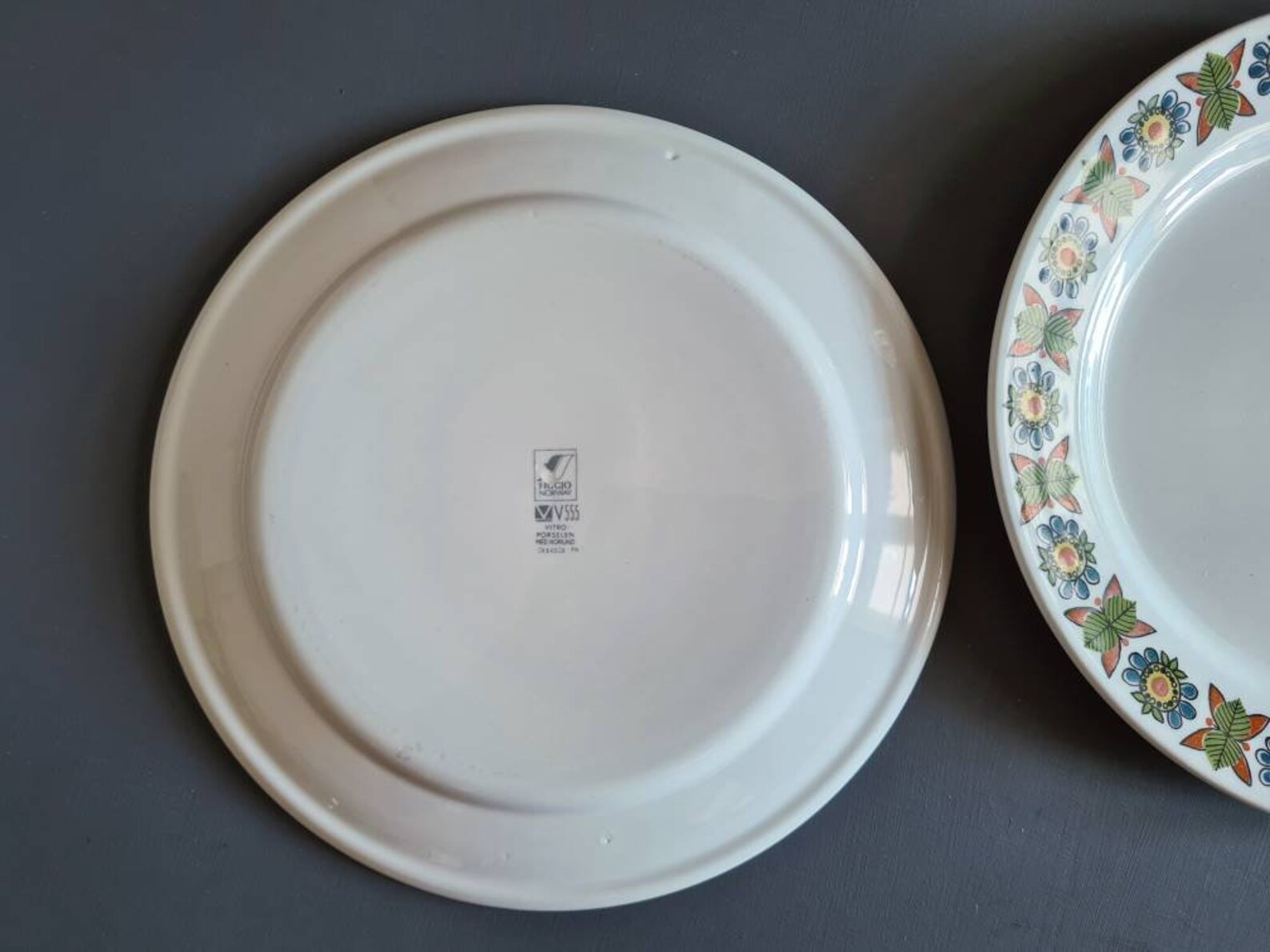 Set of 2 Figgjo Flint plates with flower pattern. Vintage | Etsy