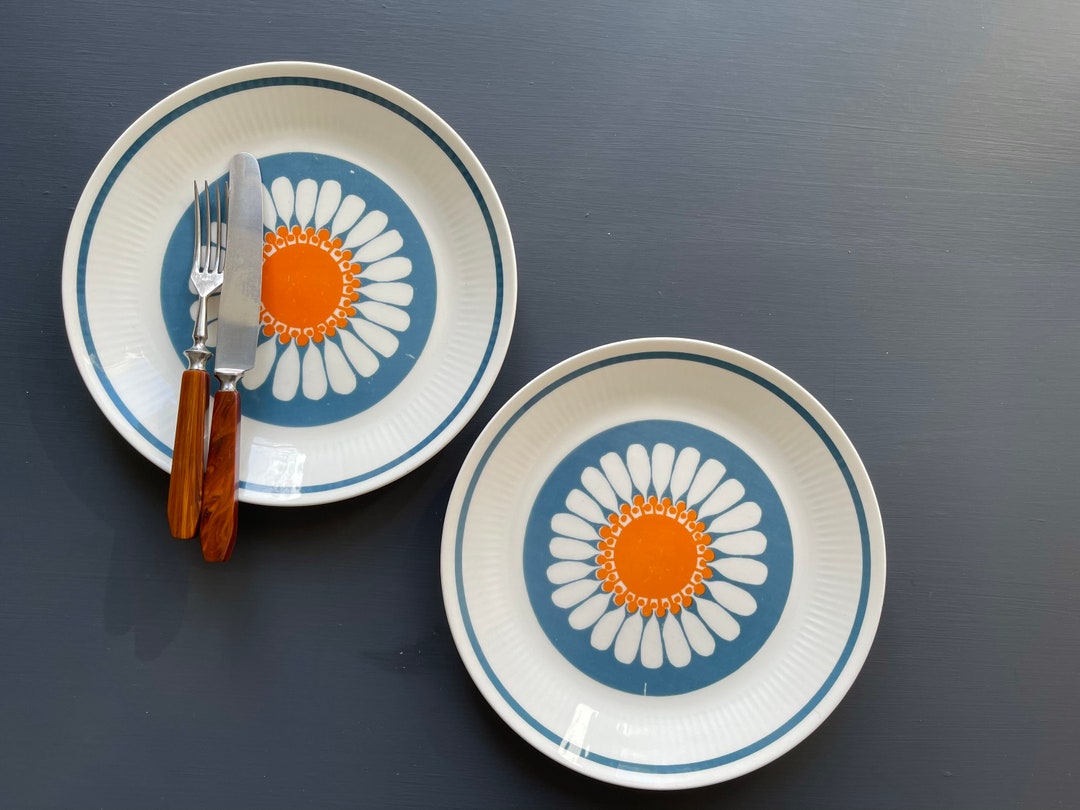 Great! 2 Daisy Dinner Plates in Great Condition. Figgjo Flint, Turi ...