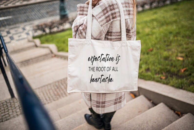 La expectativa es la raíz de toda angustia Svg, Tipografía Svg, Tote ...