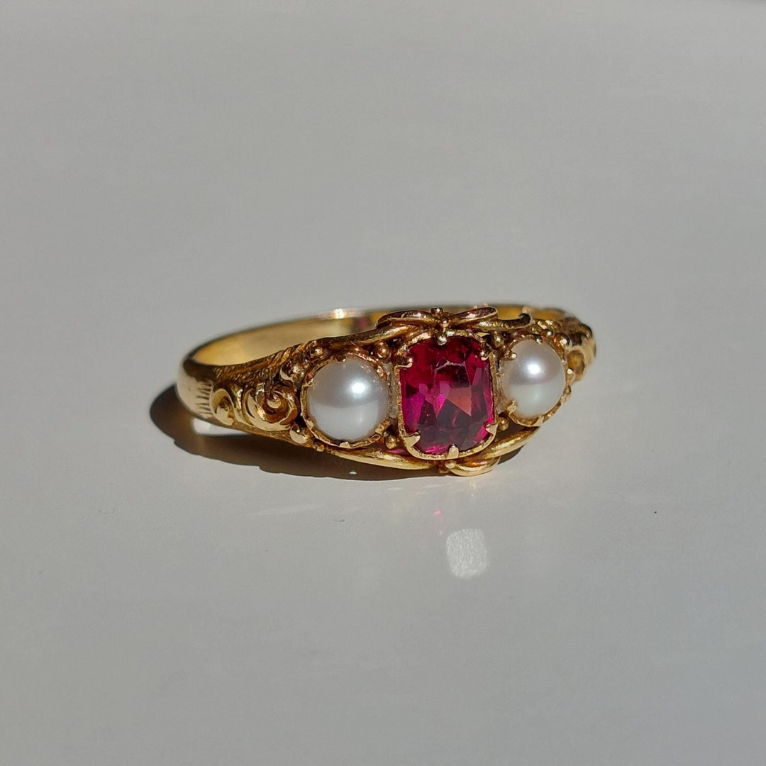 Victorian English 18k Gold Ring With Garnet and Pearls - Etsy