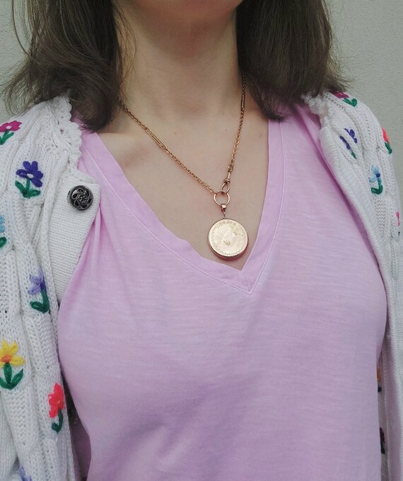 Gorgeous 9ct B&F Sparrow Bird Locket with French rose… - Gem