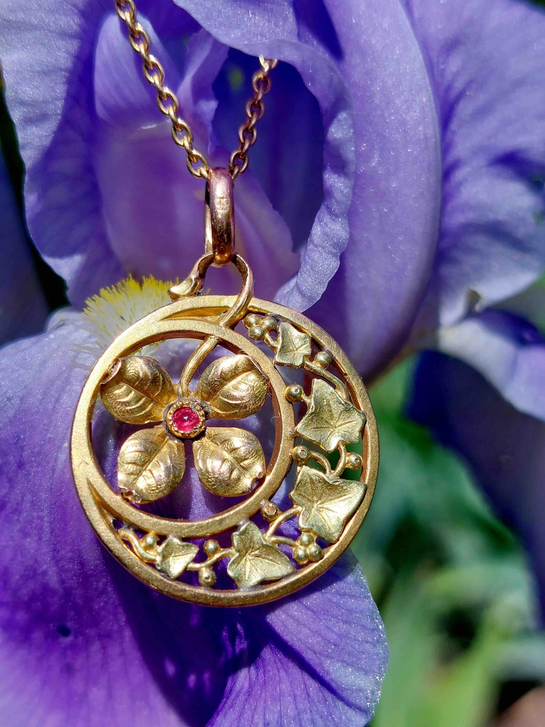 French Art Nouveau Fix Pendant With Ivy Leaves in Green Gold and Four ...