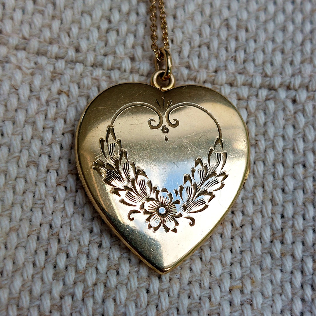 Mid-century Heart Locket With Fine Engravings - Etsy