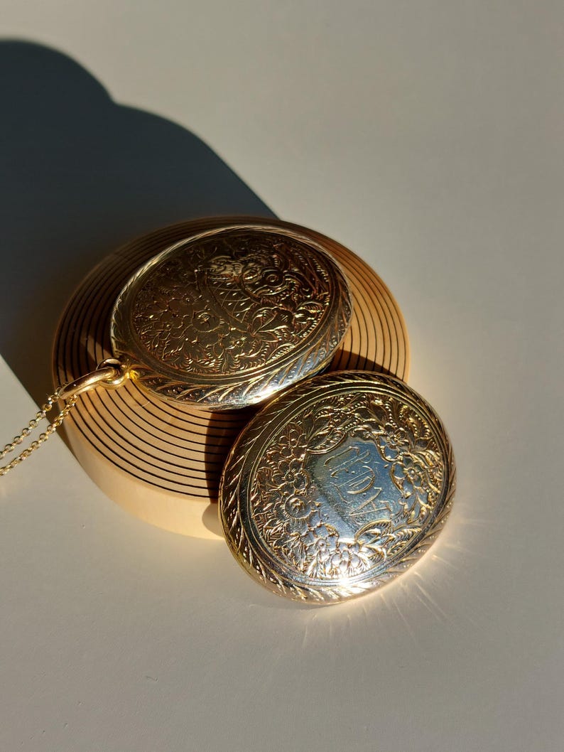Victorian Rolled Gold Locket With Fine Engravings on Both Sides - Etsy