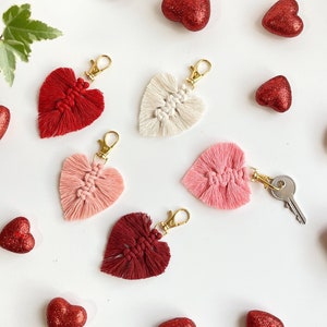 Heart Macrame Keychain, Valentines Day Macrame Keychain, Boho Heart ...