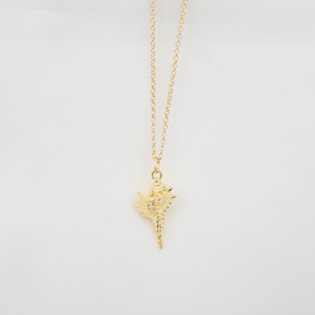 Dainty Gold Conch Shell Pendant Necklace, 14K Gold Filled, Elegant ...