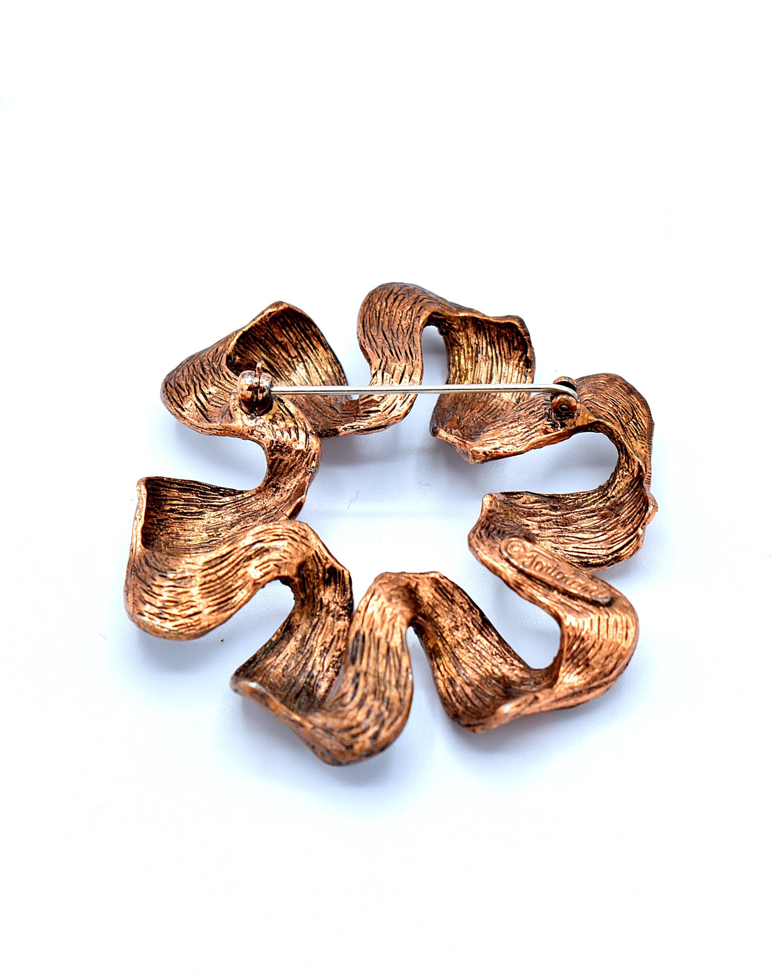 Tortolani Brooch Pin / Clip-on Earrings / Ribbon Design / Copper-tone ...