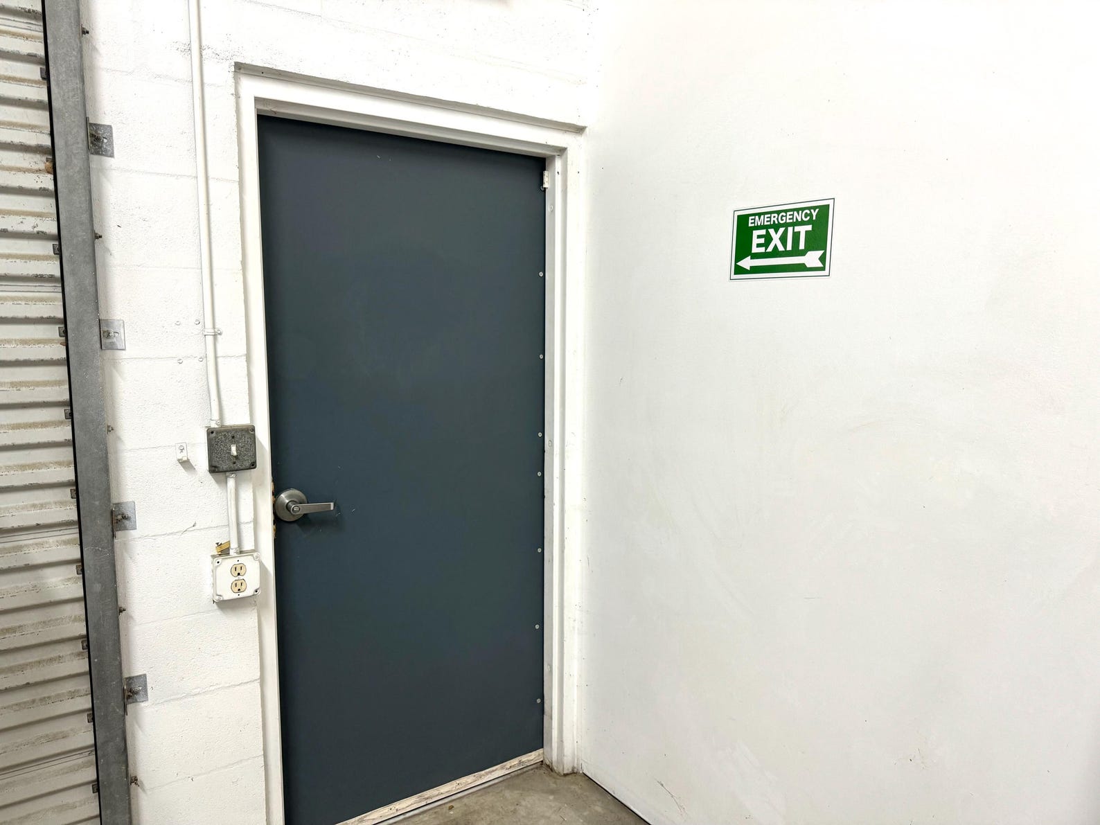 2 X Emergency Exit Indicator Sticker - Office Safety Notice - Emergency ...