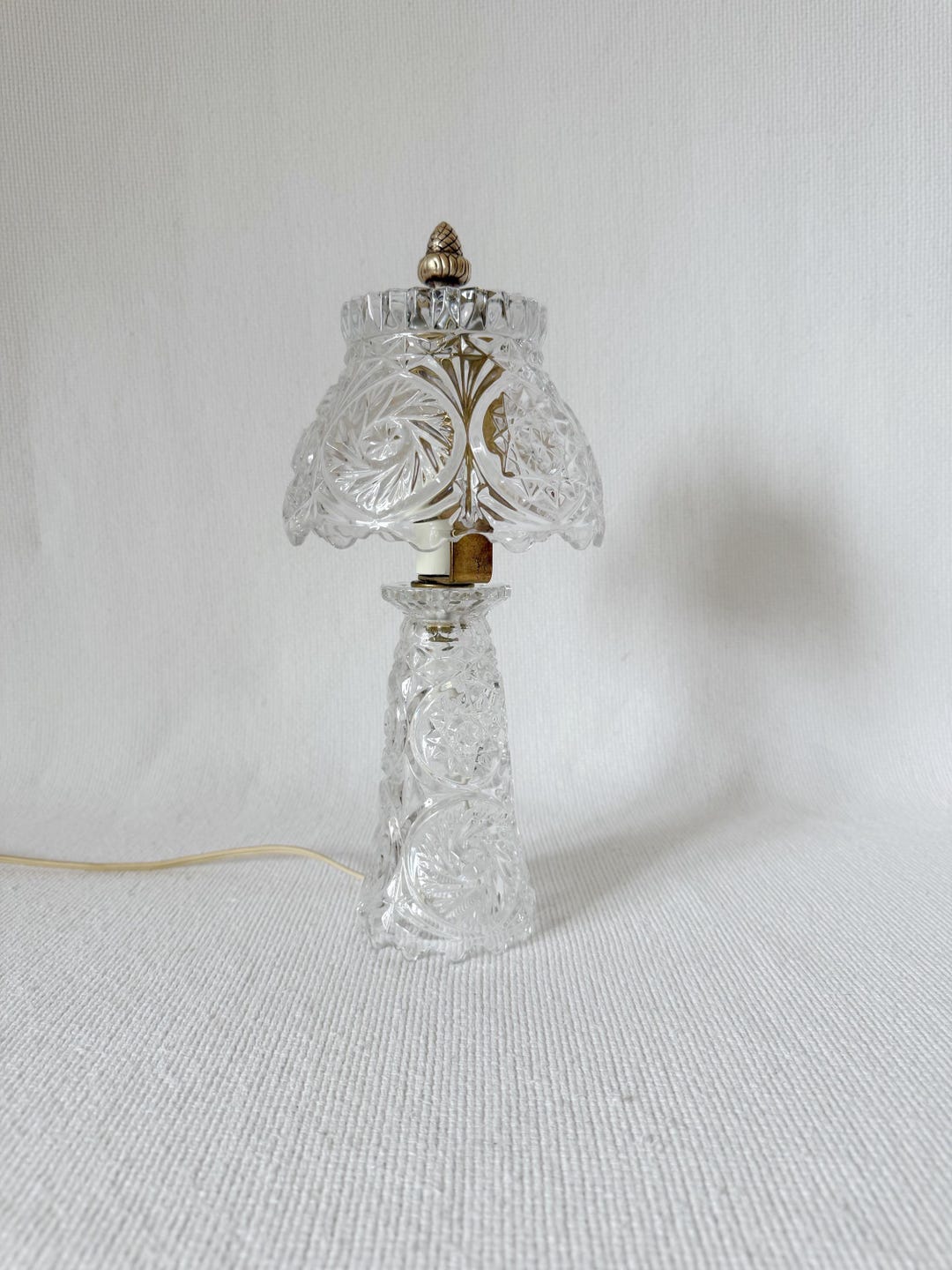 Vintage the European Collection Lamp Antique PINWHEEL BOUDOIR, Cut ...