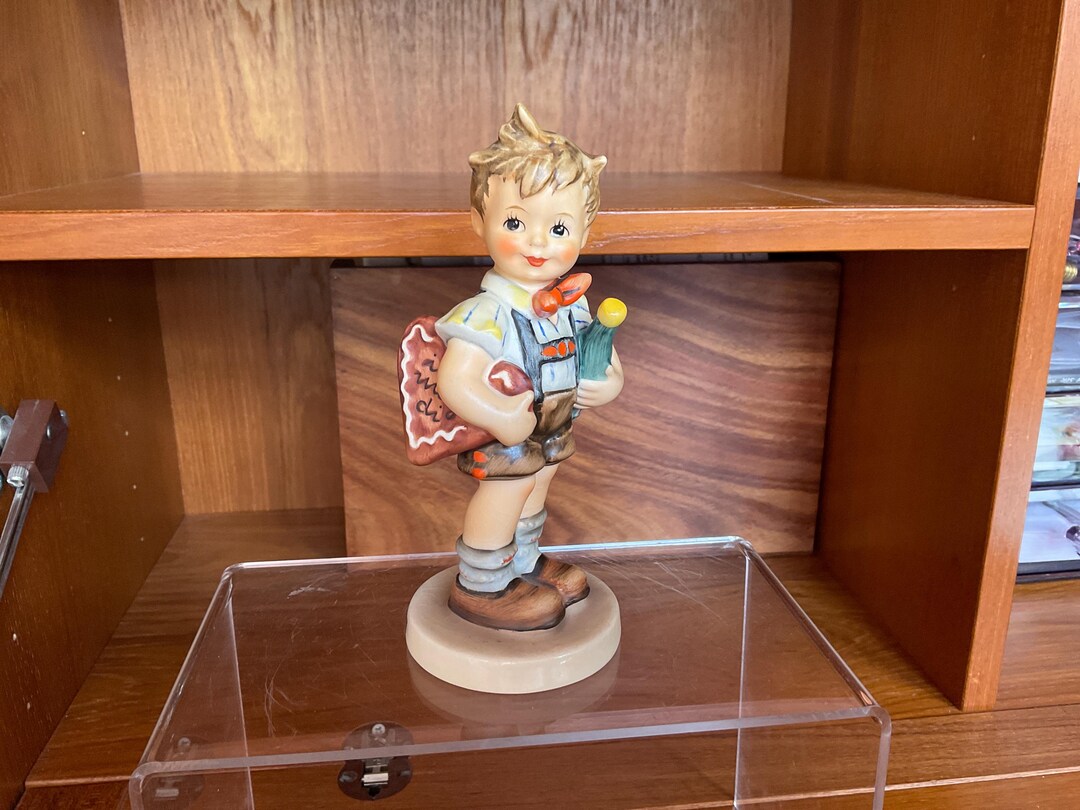 Hummel Figurine: Valentine Joy - Goebel Collectors Society (1979 ...