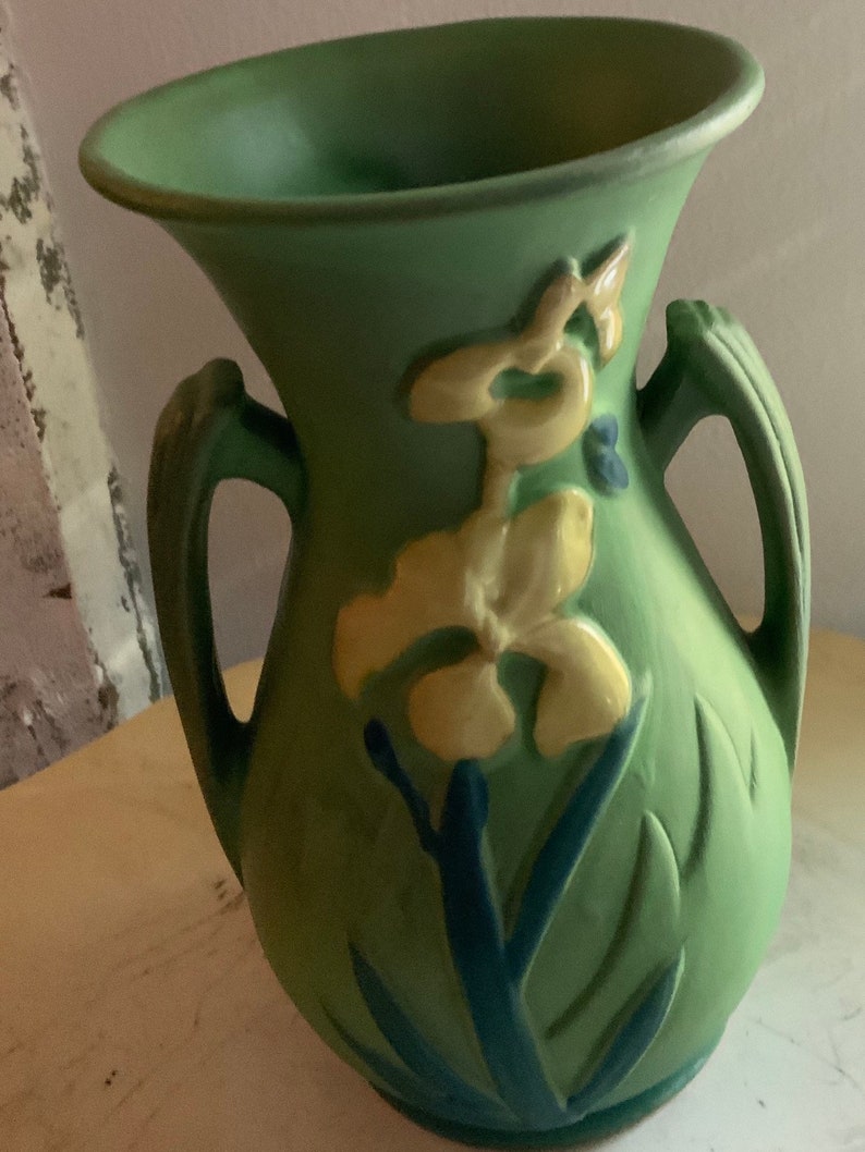 Vintage Roseville Pottery Iris Vase 920-7 Art Deco From 1930s - Etsy