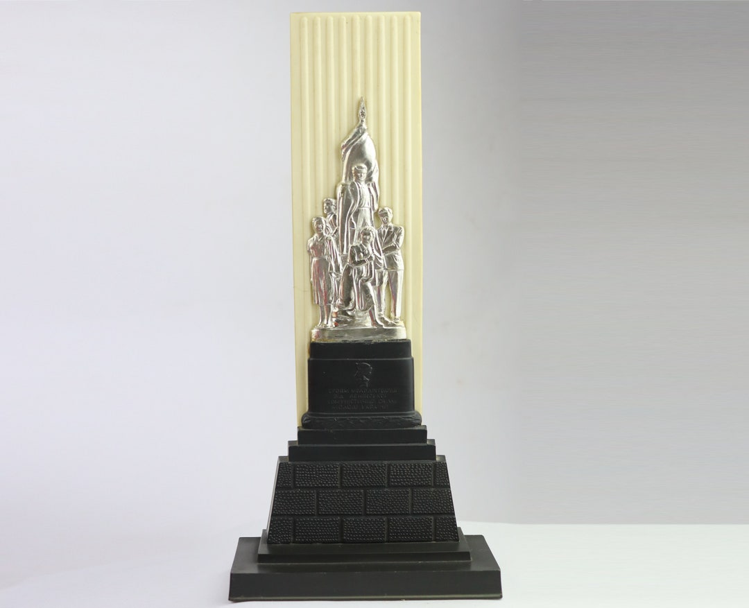 Vintage Souvenir Monument of Young Guard, Souvenir World War II 1939 ...