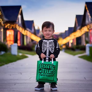 Spooky Treats SVG, Halloween Candy Bag Svg Png, Halloween Candy Tote ...
