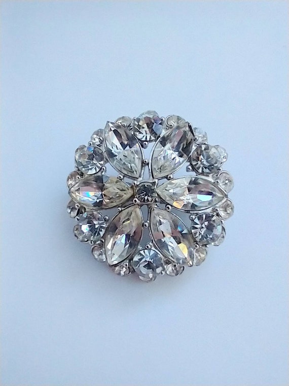 Vintage round rhinestone brooch - Gem