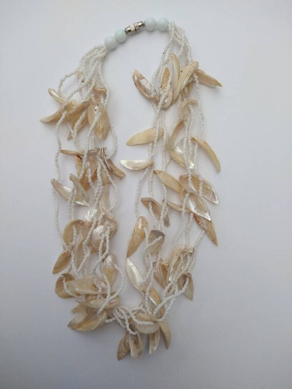 Vintage white seashell multi strand necklace - Gem