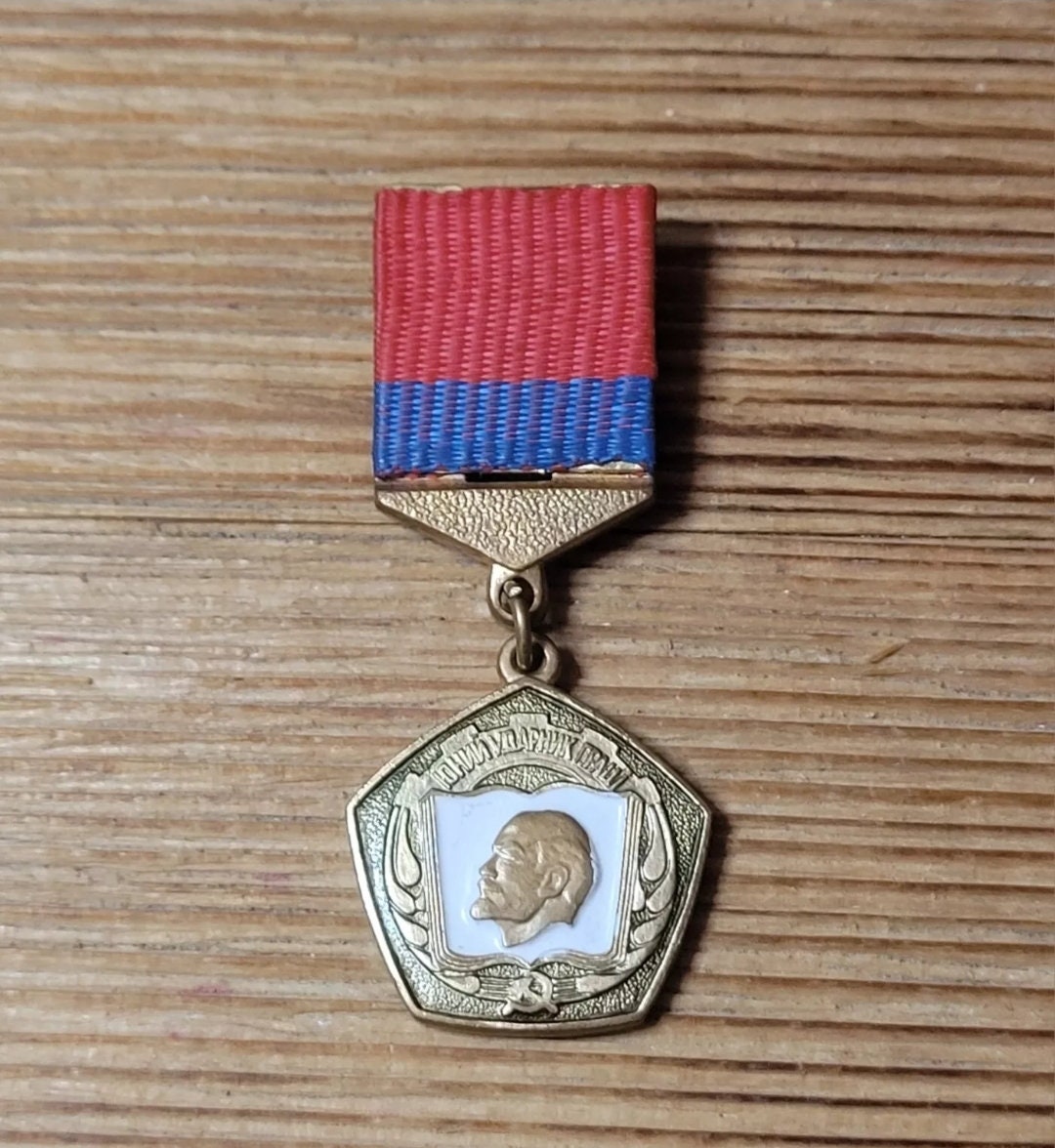 Vintage 80s Badge Young Shock Worker of Labor of the CK LKSMU soviet ...