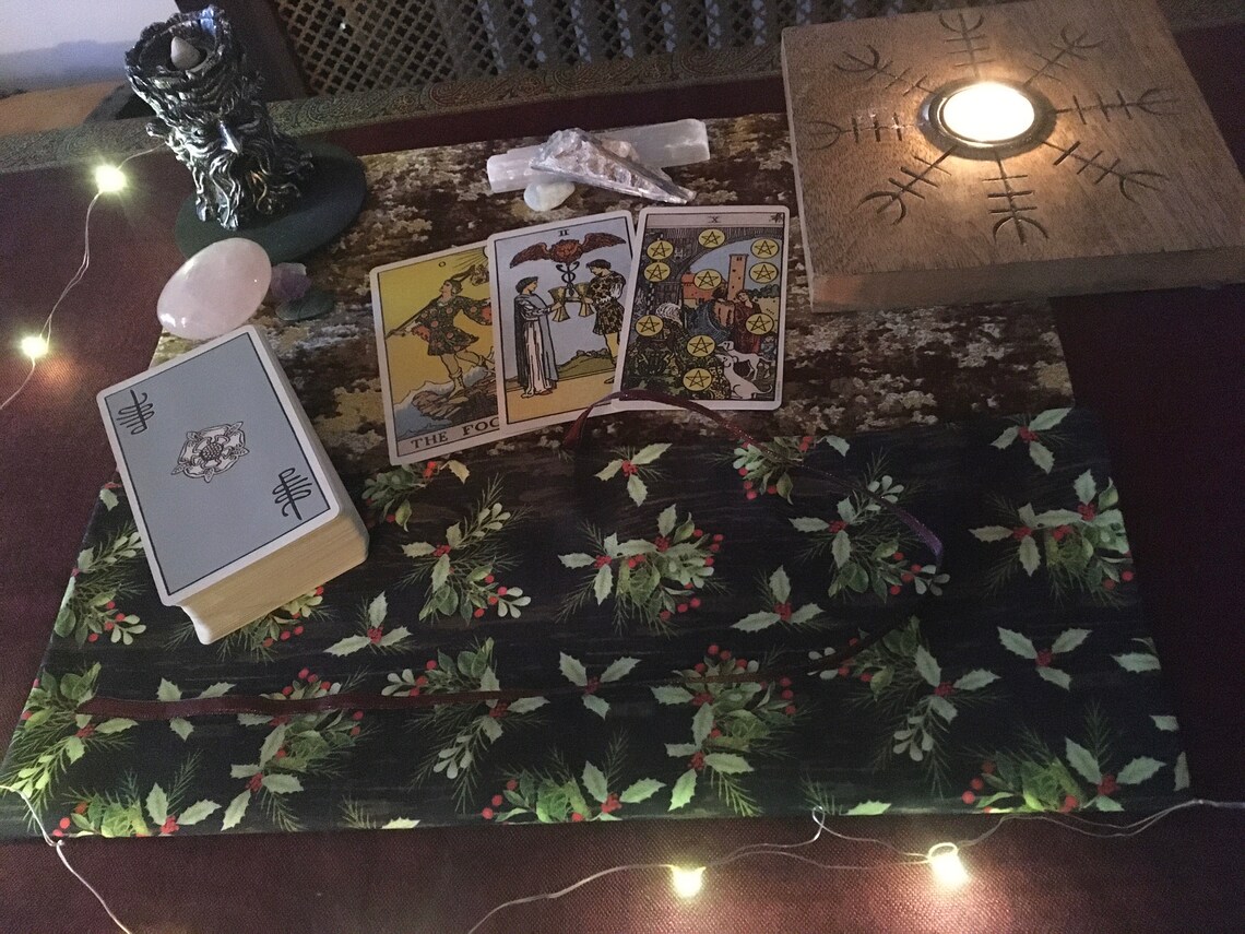 Holly Tarot Mat Portable Tarot Mat Oracle Reading Mat Tarot | Etsy