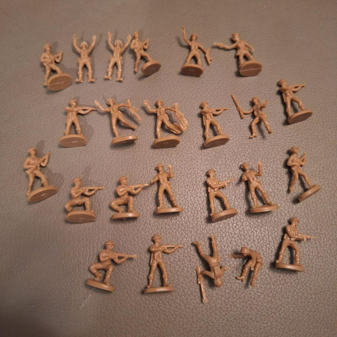 Milton Bradley Army Men Tank Battle Game 24 Pieces Cupcake Toppers 1975 ...
