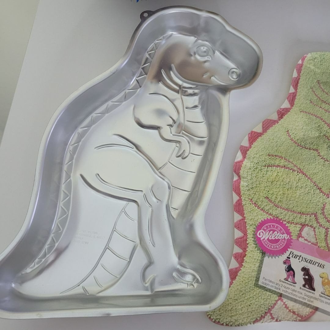 Wilton Partysaurus 1987 Dinosaur Cake Pan Vintage Tyrannosaurus Rex ...