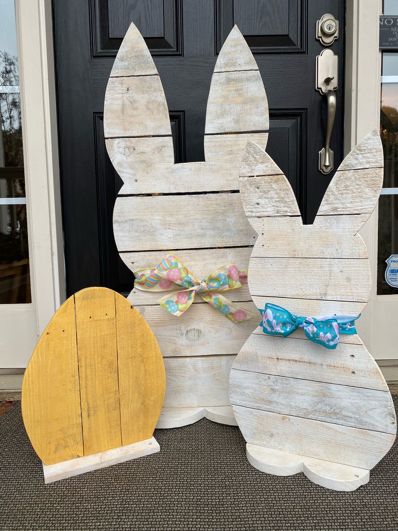 Pallet Wood Easter Bunnies! Rustic Porch Decor, Farmhouse Easter Bunny ...