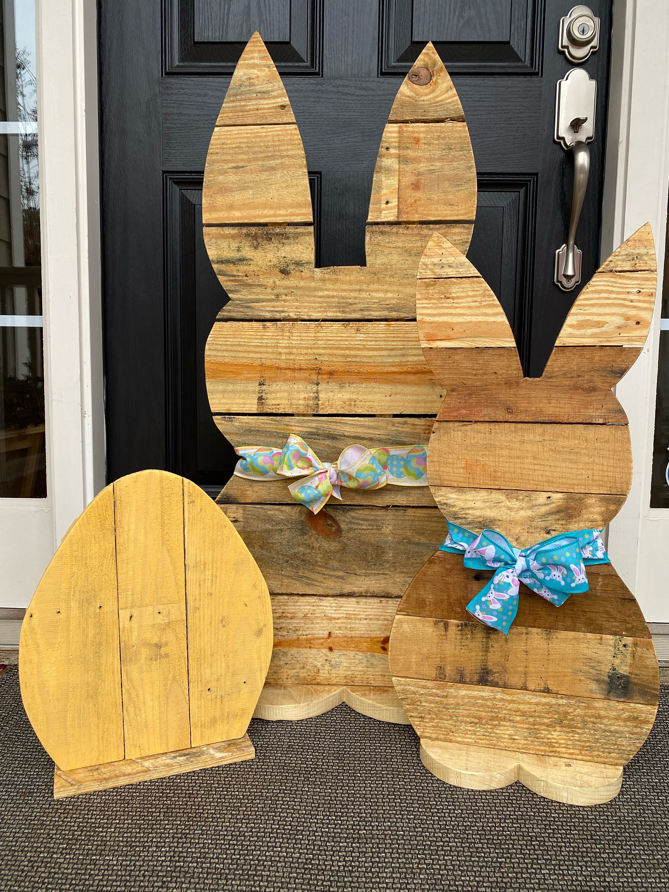 Pallet Wood Easter Bunnies! Rustic Porch Decor, Farmhouse Easter Bunny ...