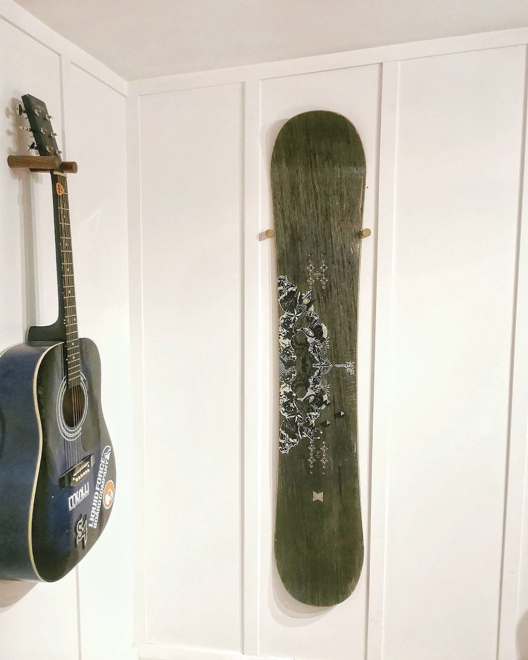 Floating Snowboard Holder Wall Mount / Minimalist Simple Snowboard Rack ...