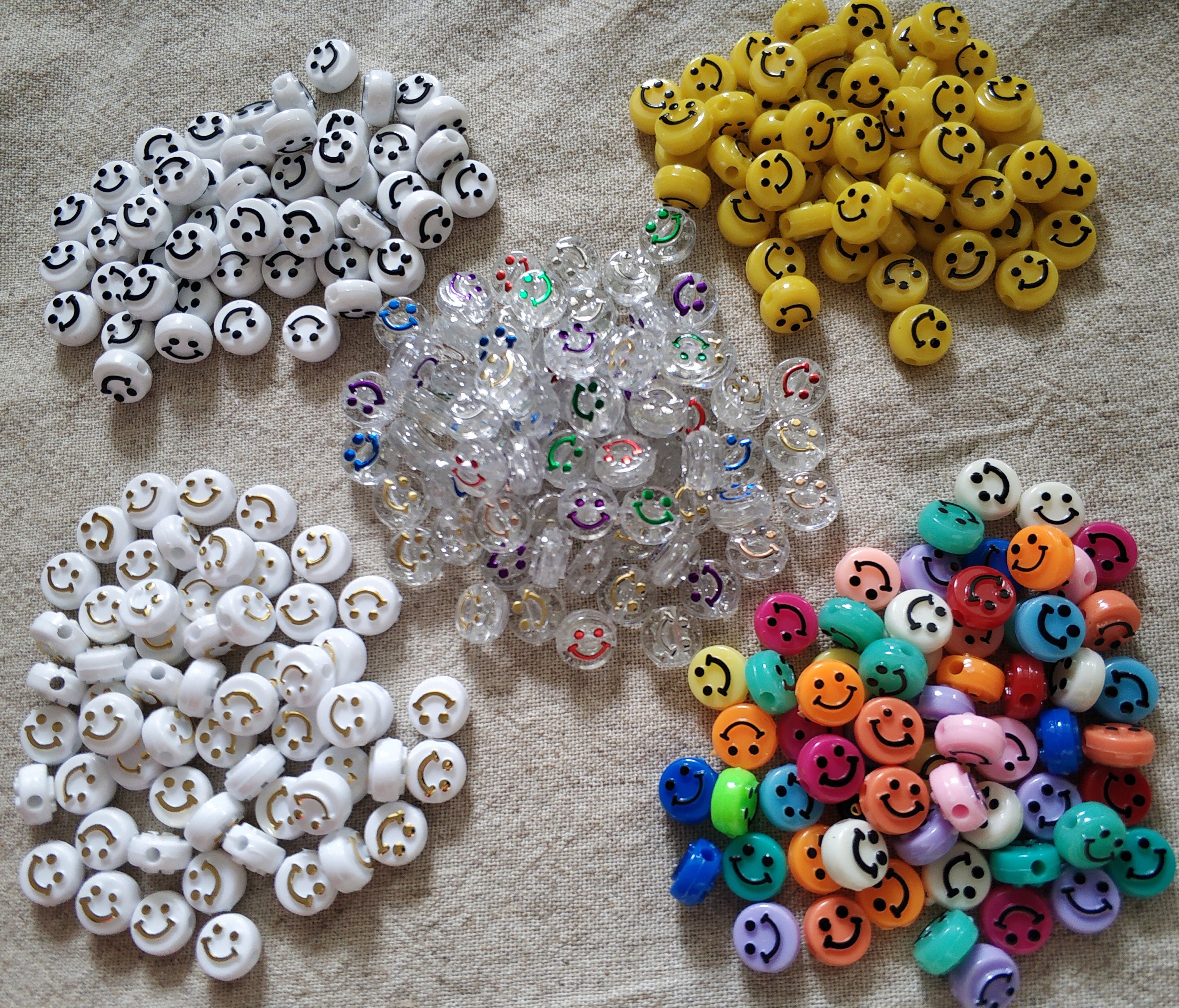 200pcs van 6x10mm Acryl Geel smiley gezicht Kralen, witte smiley ...