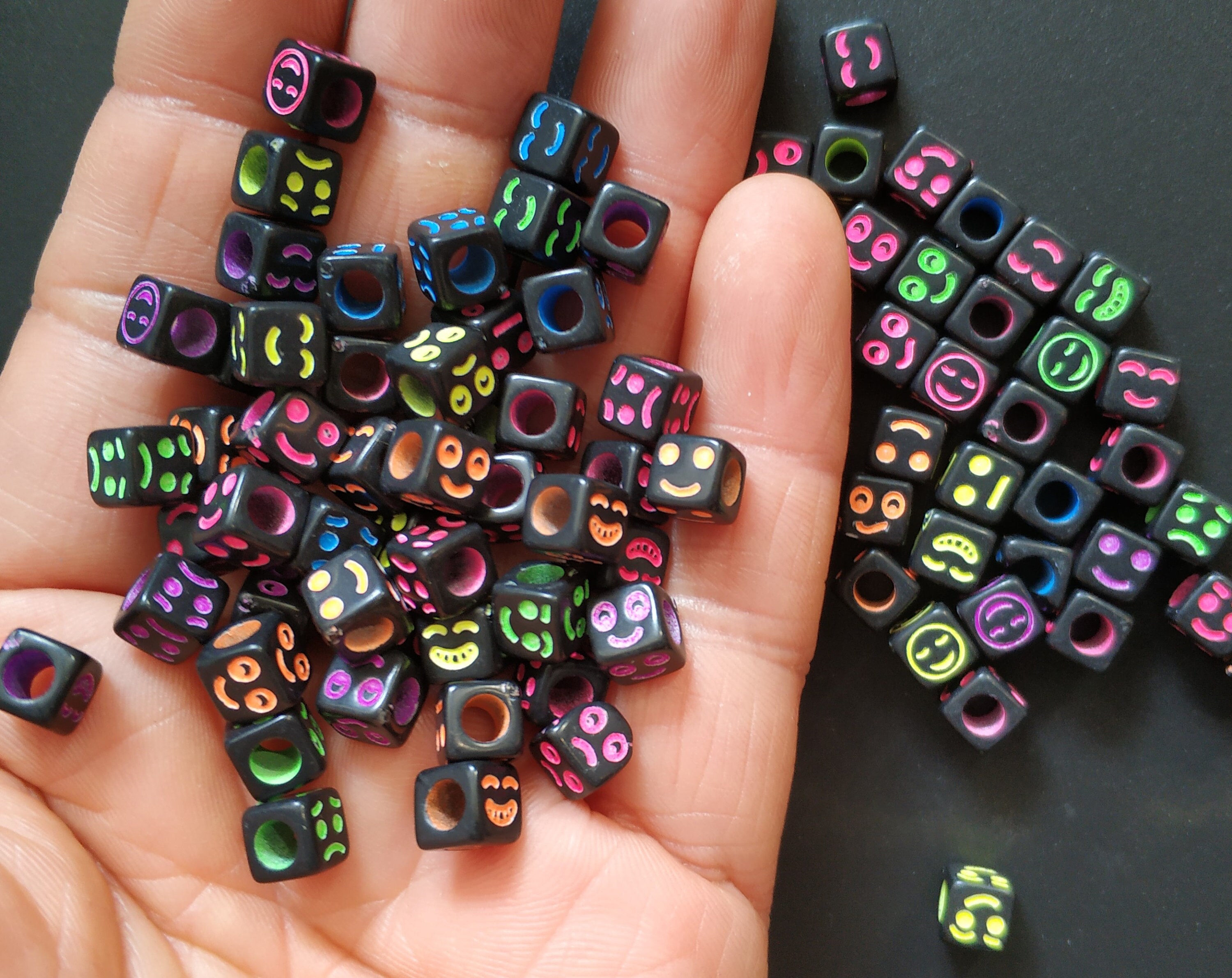 200pcs of 6x6x6mm Black Acrylic Emotion or Heart Beads,neon Rainbow ...