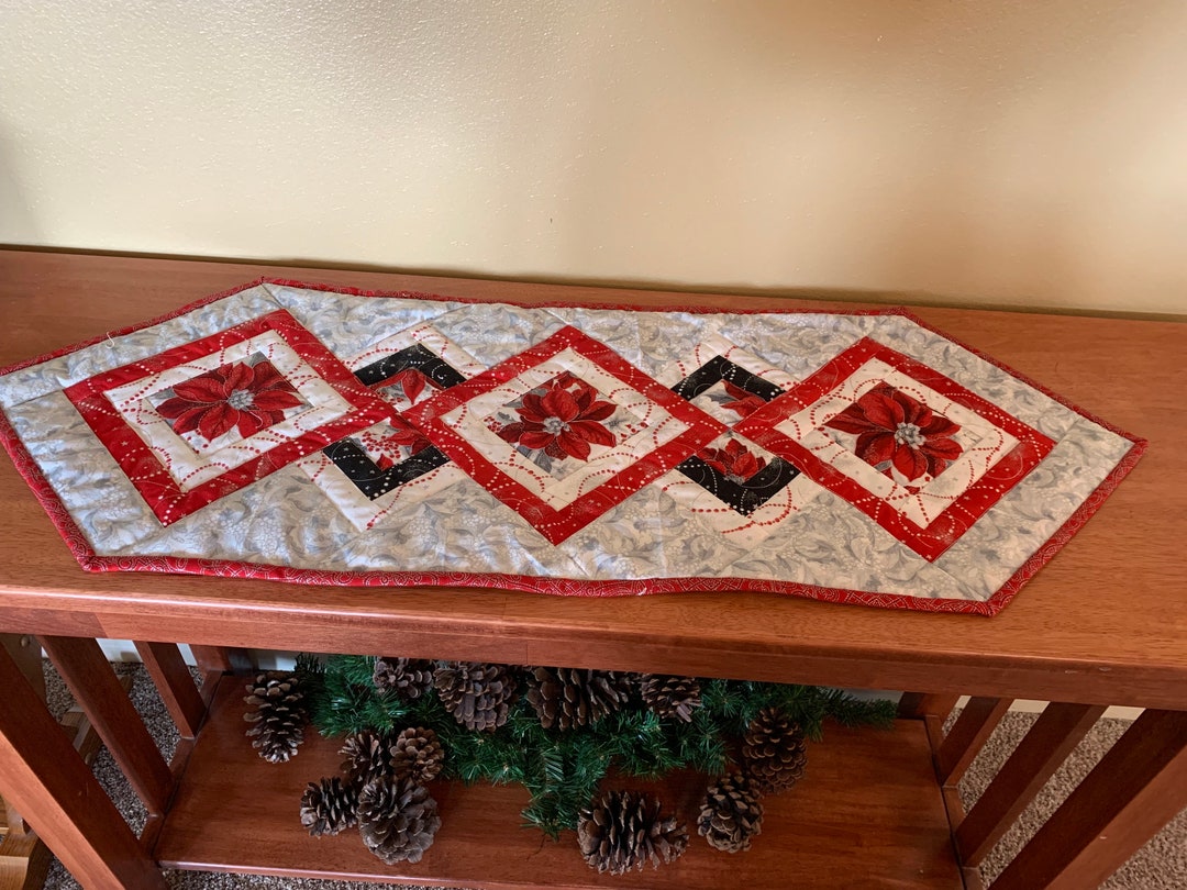 Beauty of Christmas Quilted Tablerunner - Etsy