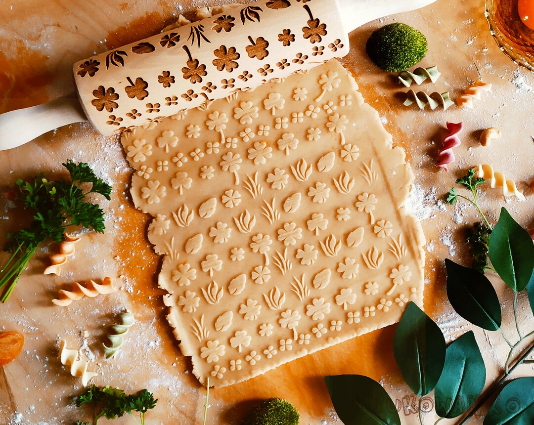 Clover Trefoil Rolling Shamrock Nature Pin Embossed Cookies Cookie ...