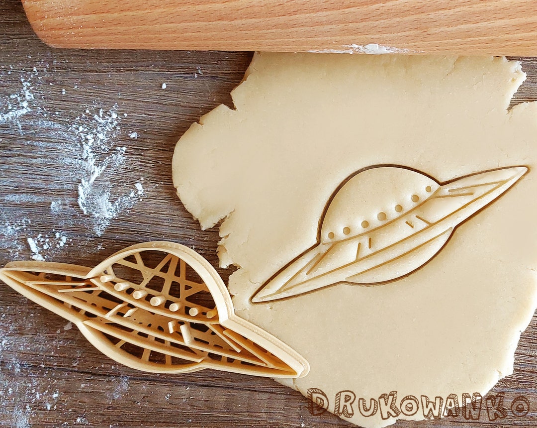 UFO Aliens Kids Comic Book Space Shuttle Flying Object Lunar Module 13 ...