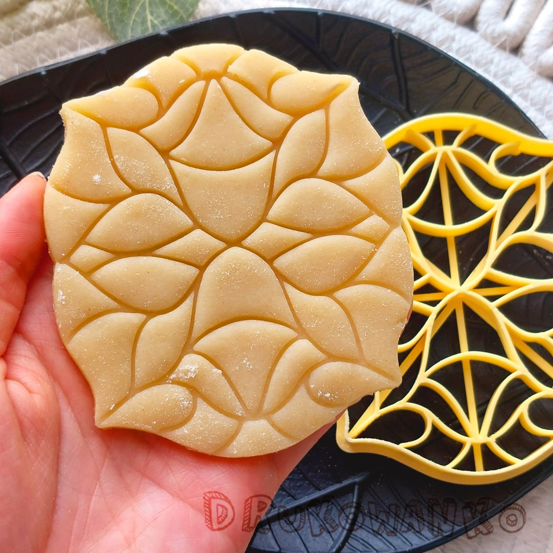 Symmetrical Line Art Classy Souvenir Home Decor Wall Cookie Cutter ...