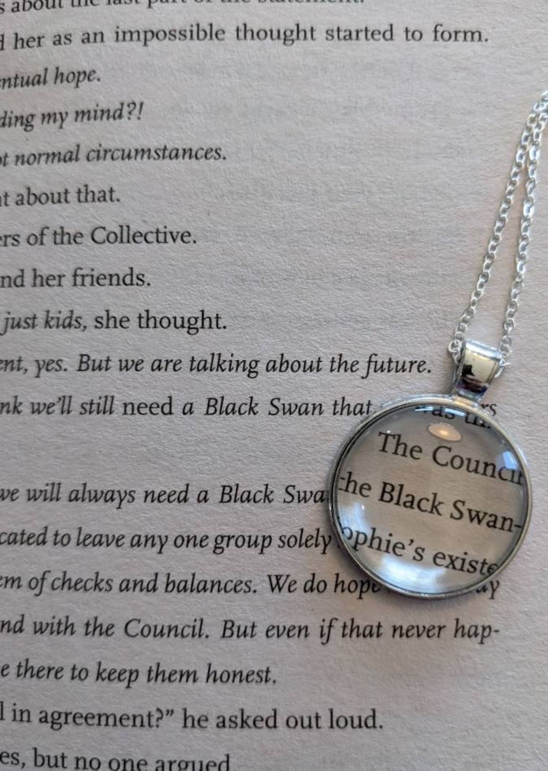 Black Swan Keeper of the Lost Cities Necklace - KOTLC Pendant - Black ...