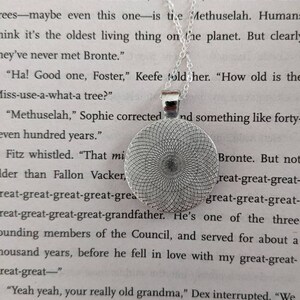 Black Swan Keeper of the Lost Cities Necklace - KOTLC Pendant - Black ...