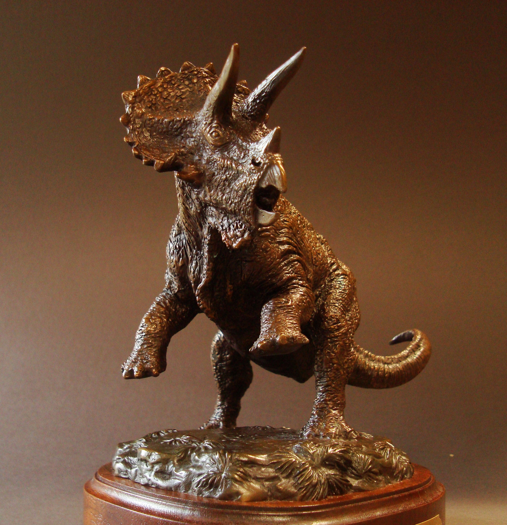 Triceratops Sculpture | Dinosaur Art | Prehistoric Animals | Natural ...