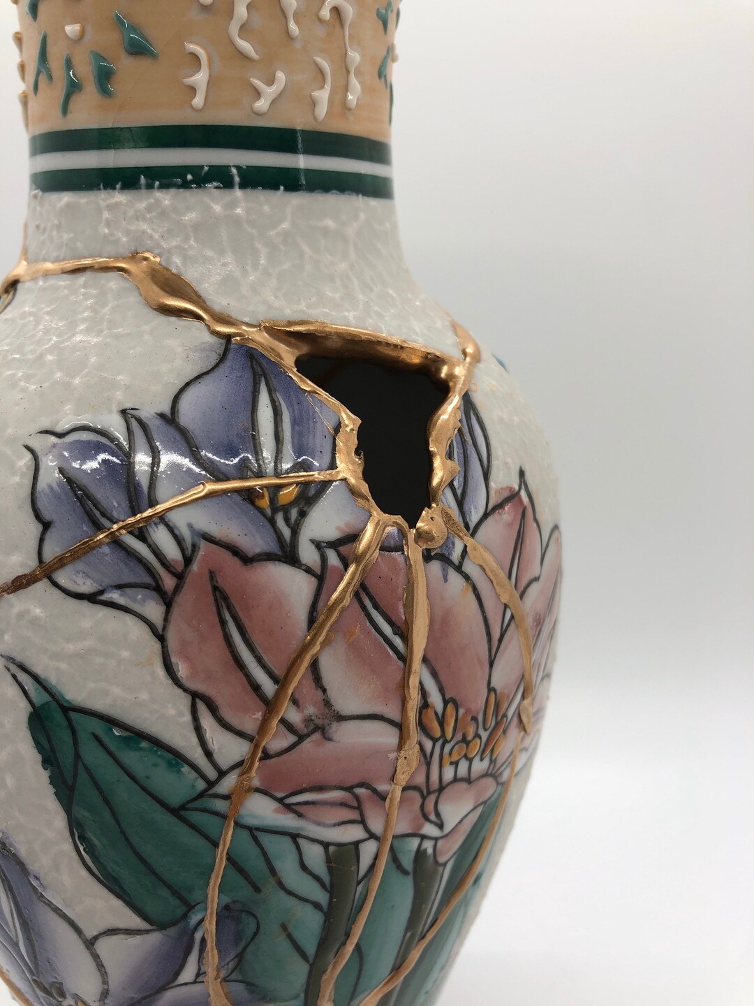 Kintsugi Repair Porcelain Floral Vase | Kintsukuroi | Japanese Gold ...