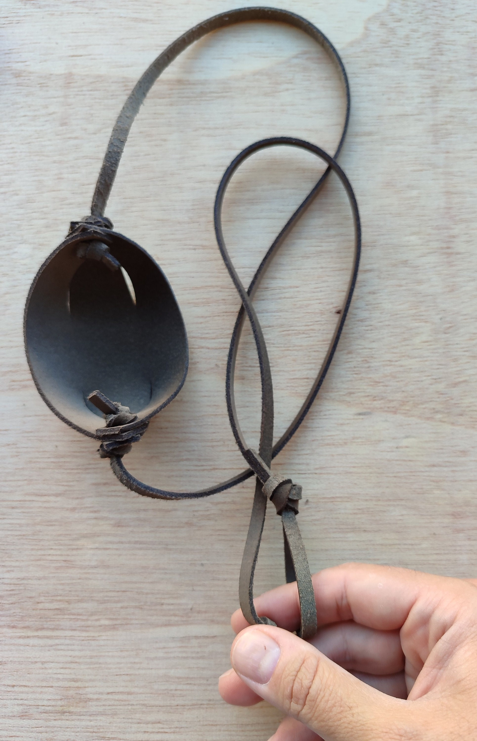 Fionda in stile antico, fionda da pastore, in pelle fatta a mano, arma ...