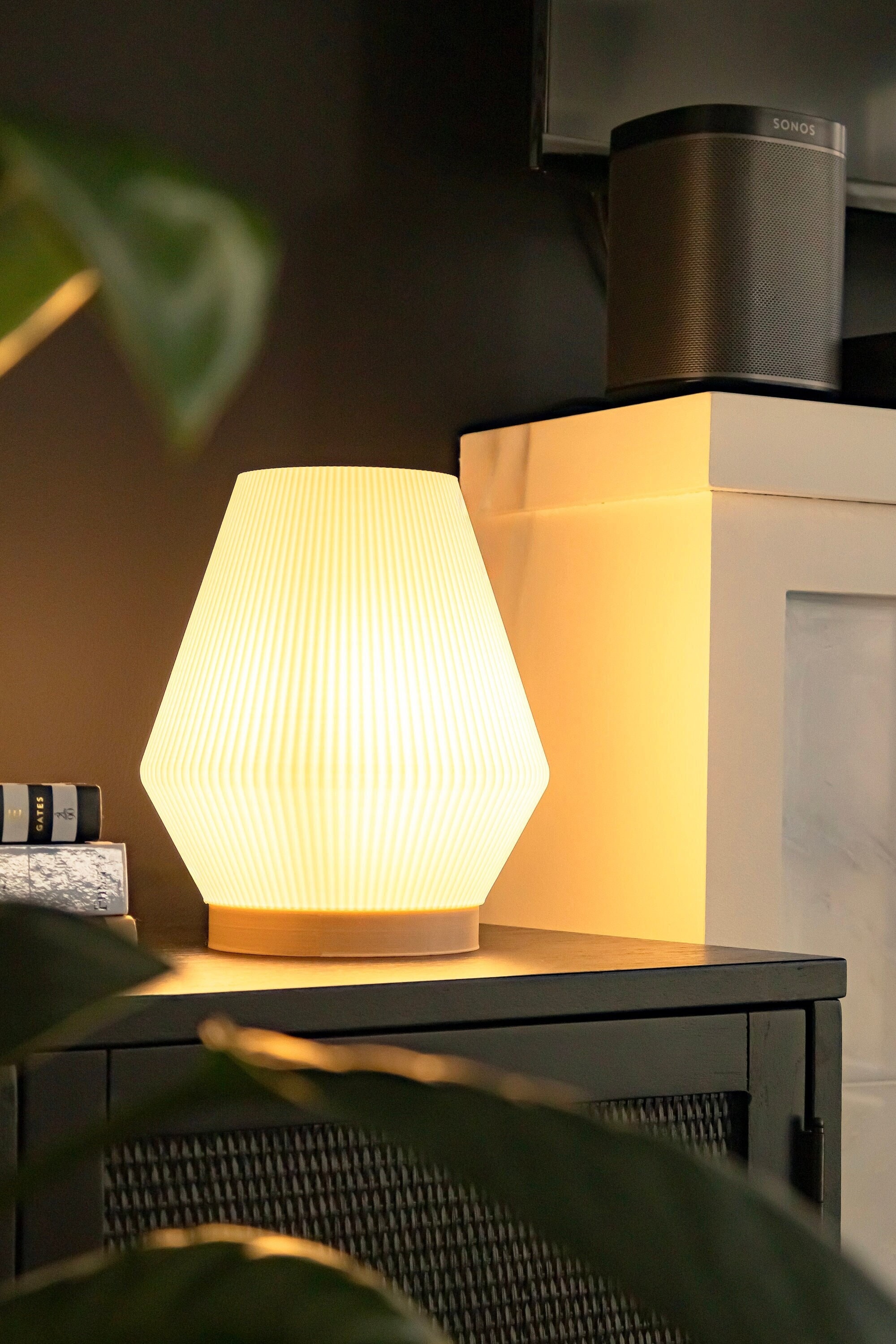 Short Table Lamp for Bedroom, Simple Desk Lamp, Modern LED Lamp, Cute ...