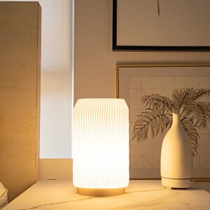 Modern Desk Lamp for Bedroom, Simple Bedside Lamp, Minimalist LED Lamp ...